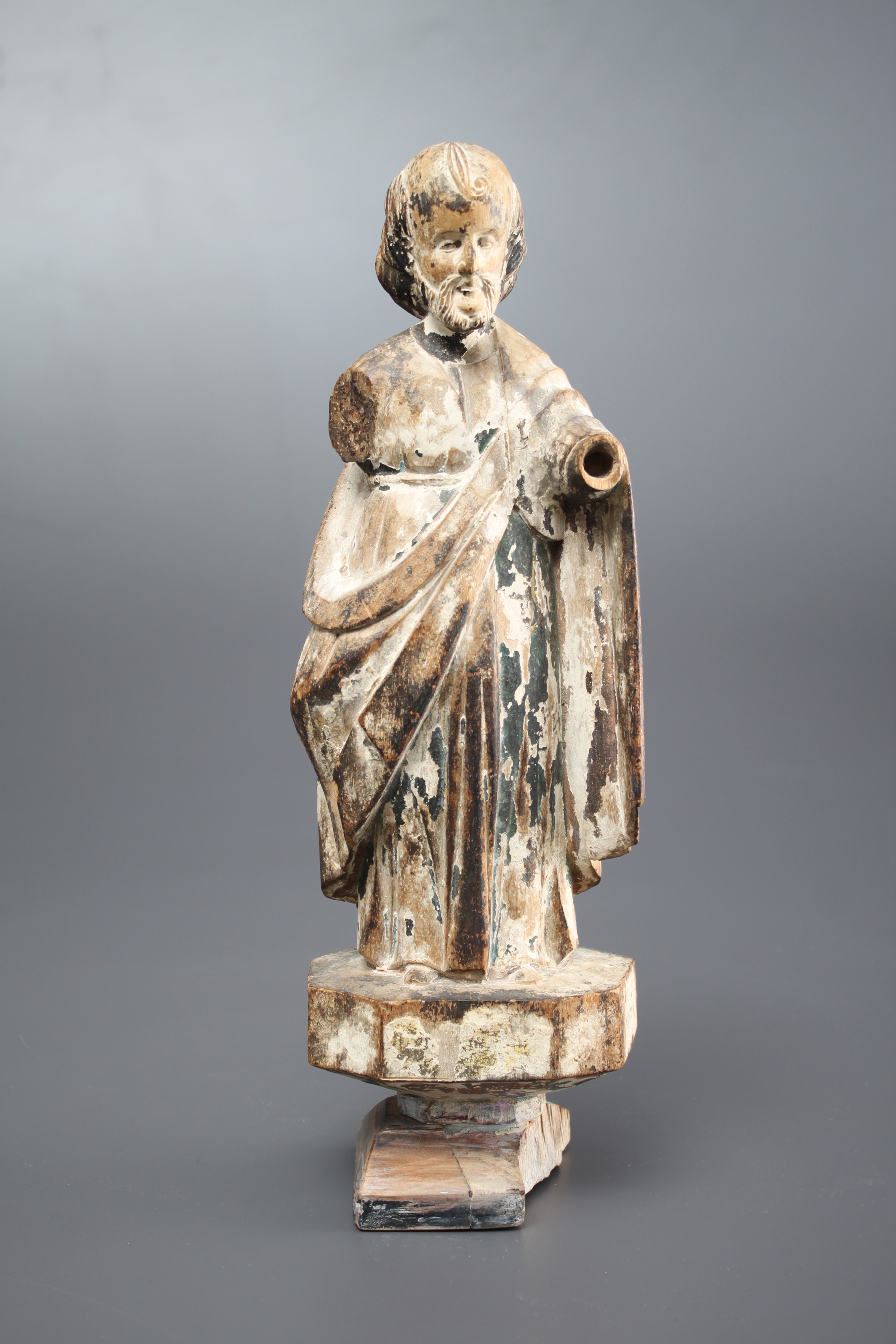 Saint personnage, sculpture en bois peint avec… | Piguet