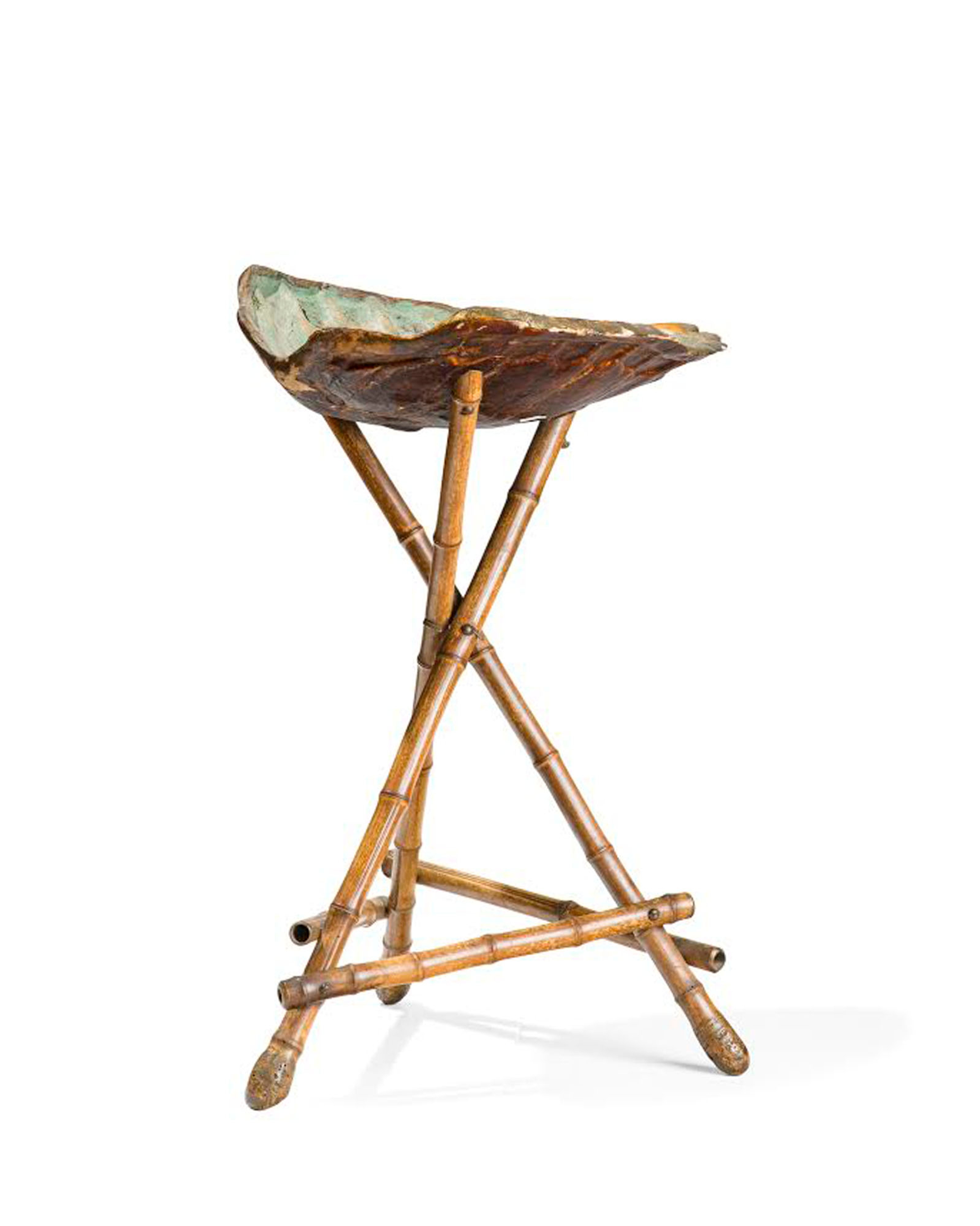 Table vide-poche, fin XIXe s., en écaille de… | Piguet