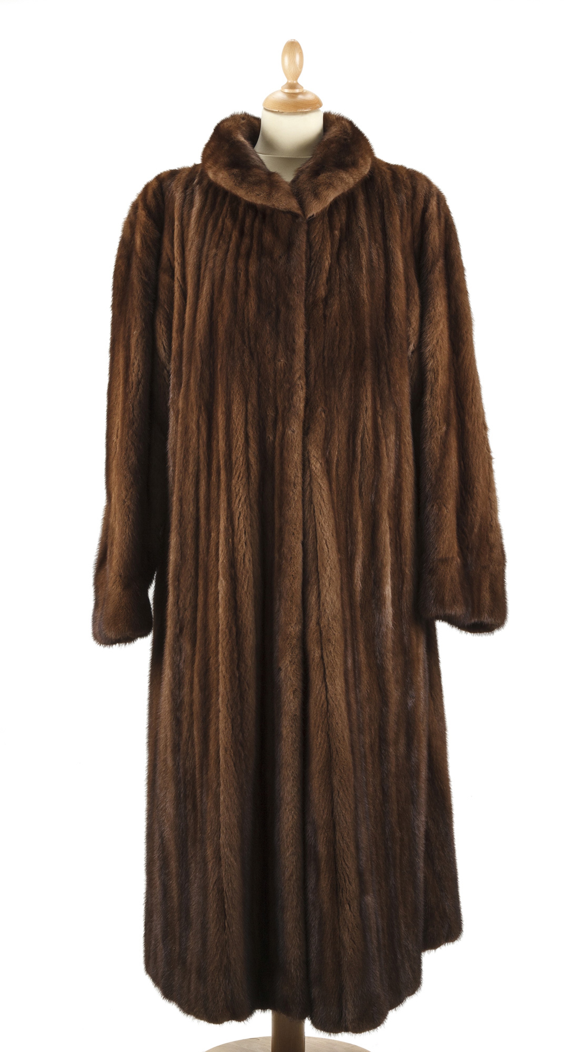 Canton, long manteau en vison brun , travail… | Piguet