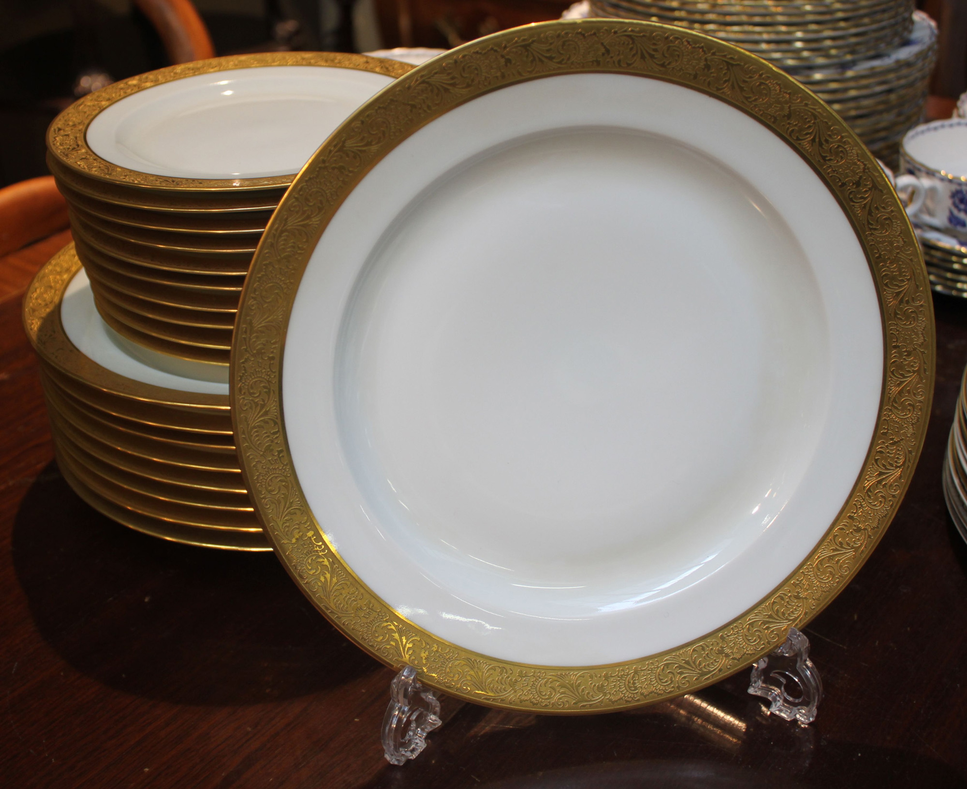 8 assiettes à dîner et 8 à entremets à bordure de… | Piguet
