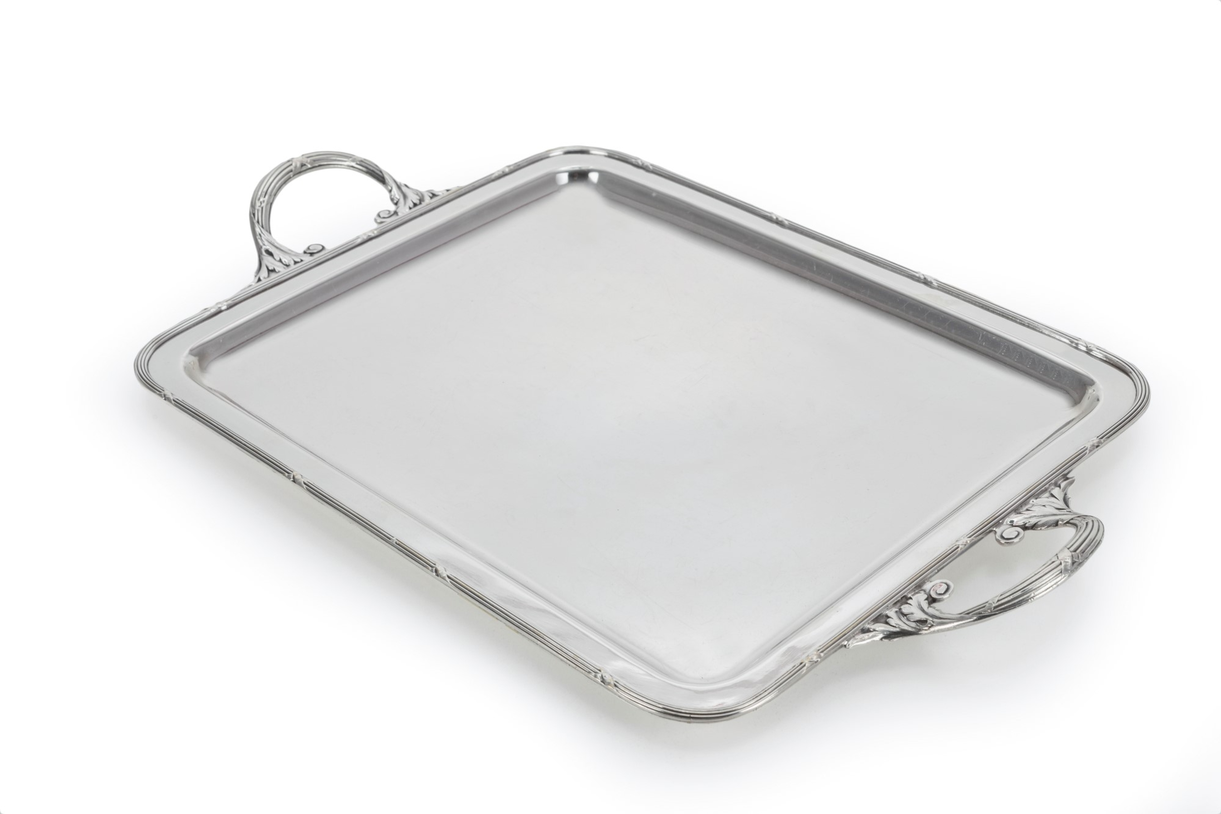 Plateau rectangulaire en métal argenté. La bordure… | Piguet