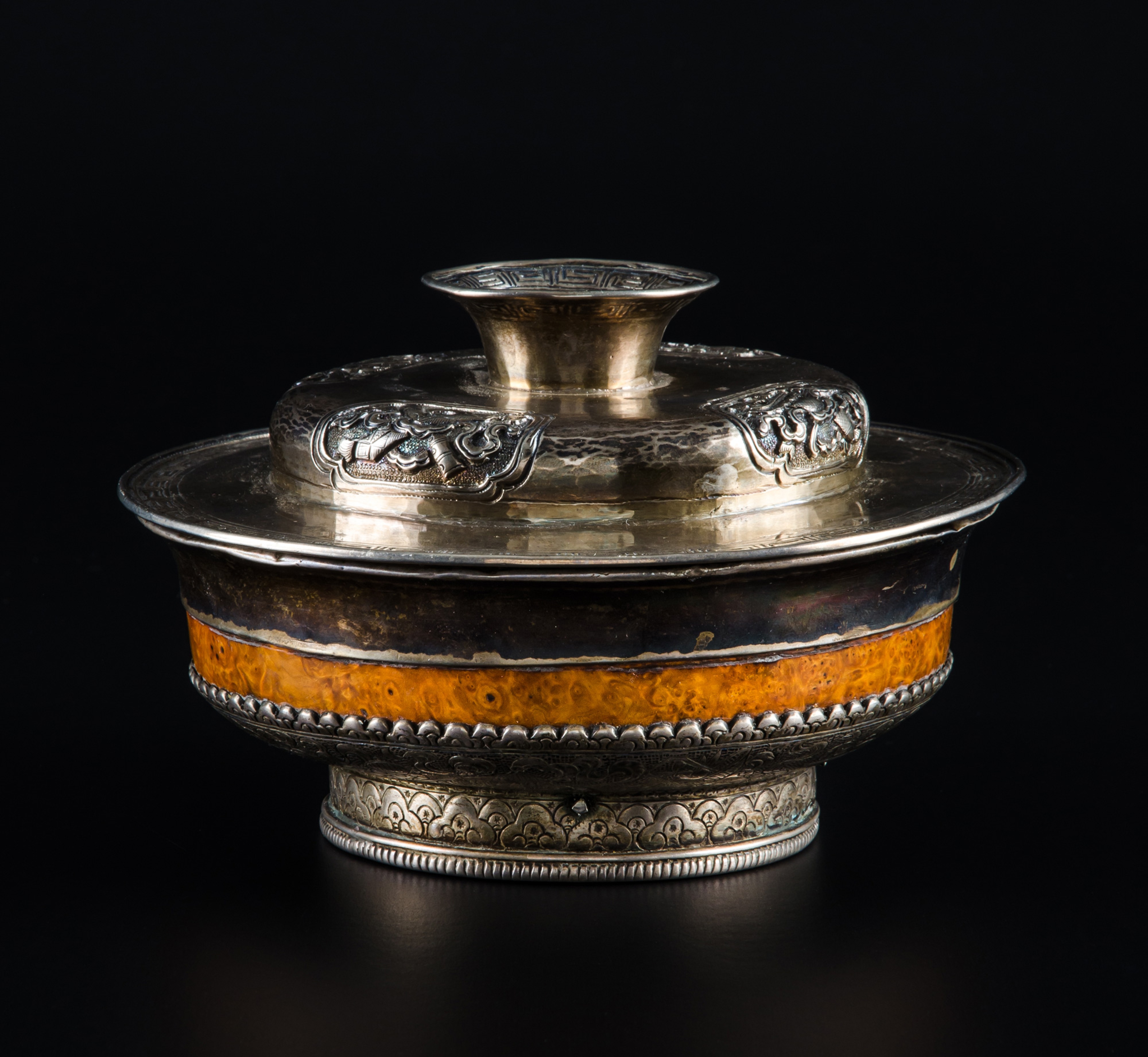 Bol à tsampa en bois de loupe et argent avec… | Piguet