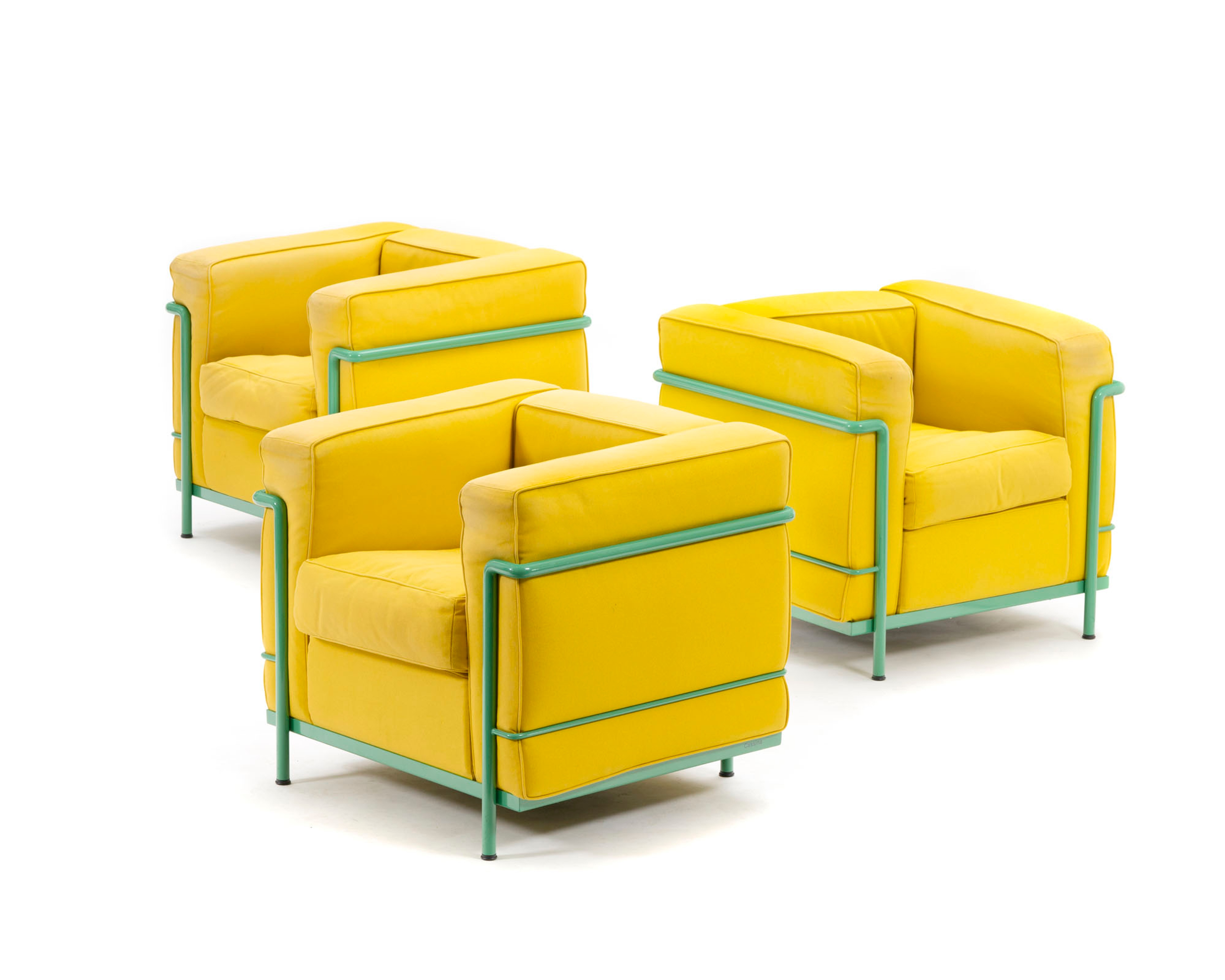 Suite de 3 fauteuils LC2 par Le Corbusier… | Piguet