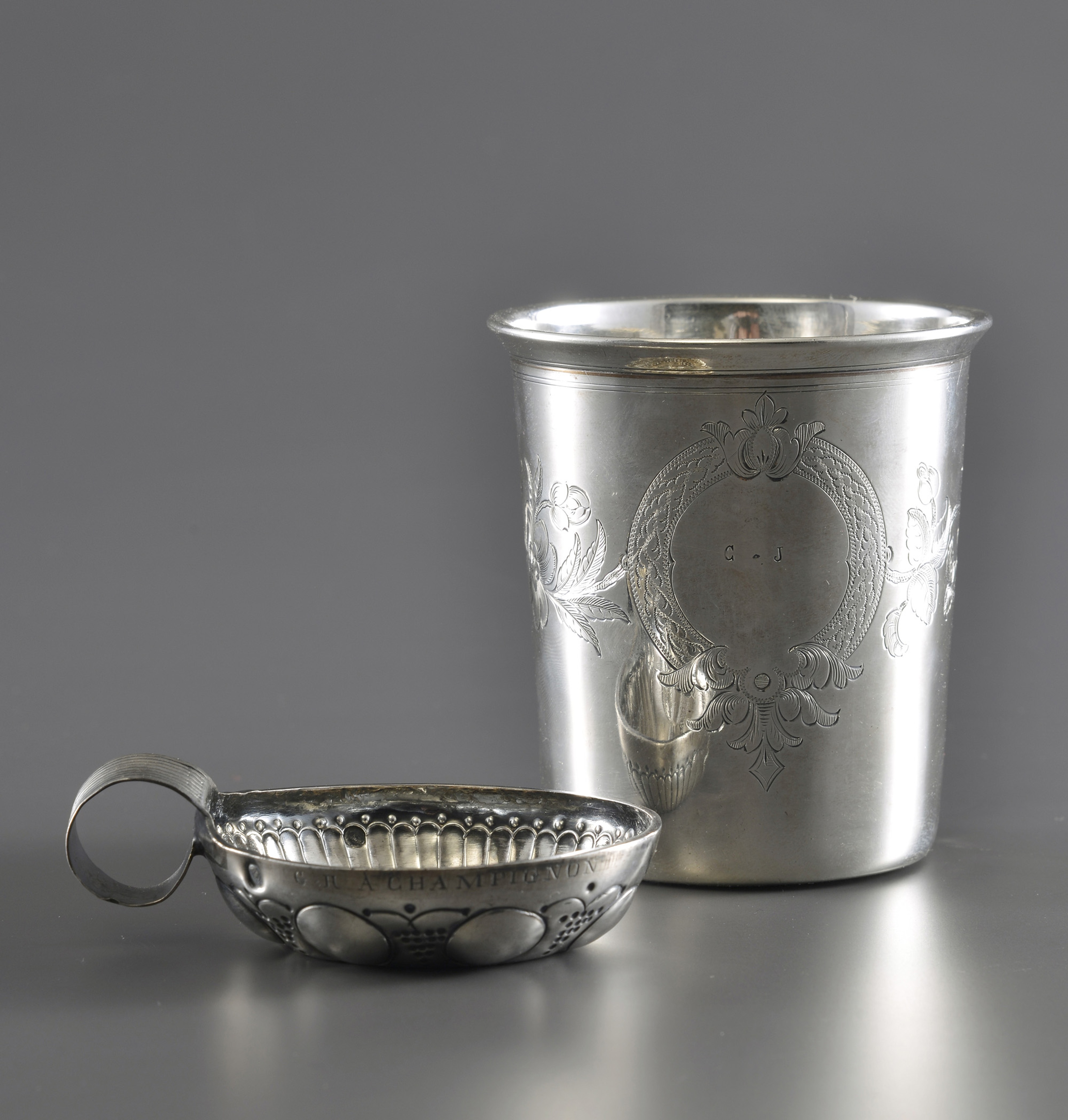 1 taste-vin et 1 timbale en argent, tête de… | Piguet