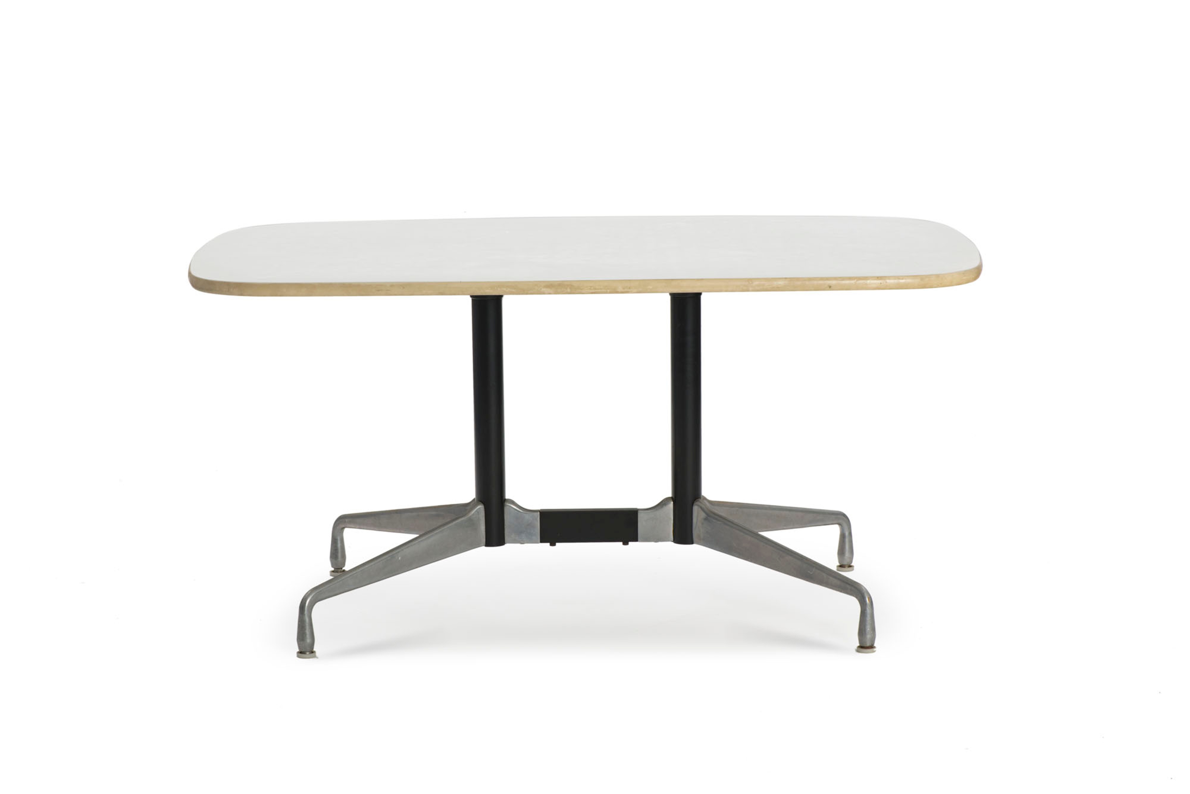 Segmented table par Charles et Ray Eames,(1907-1978… | Piguet