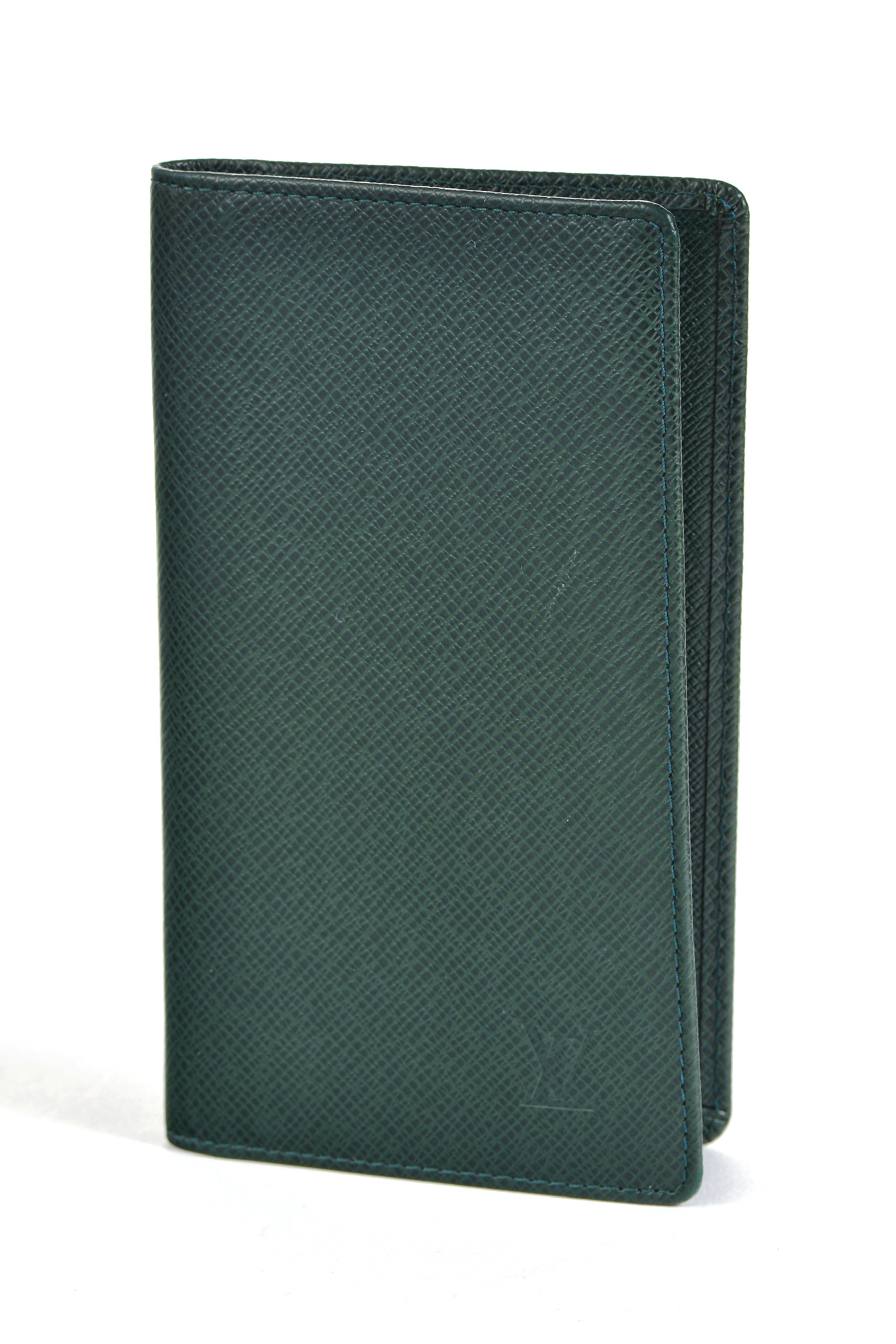 Louis Vuitton, porte-feuille en cuir taïga vert,… | Piguet