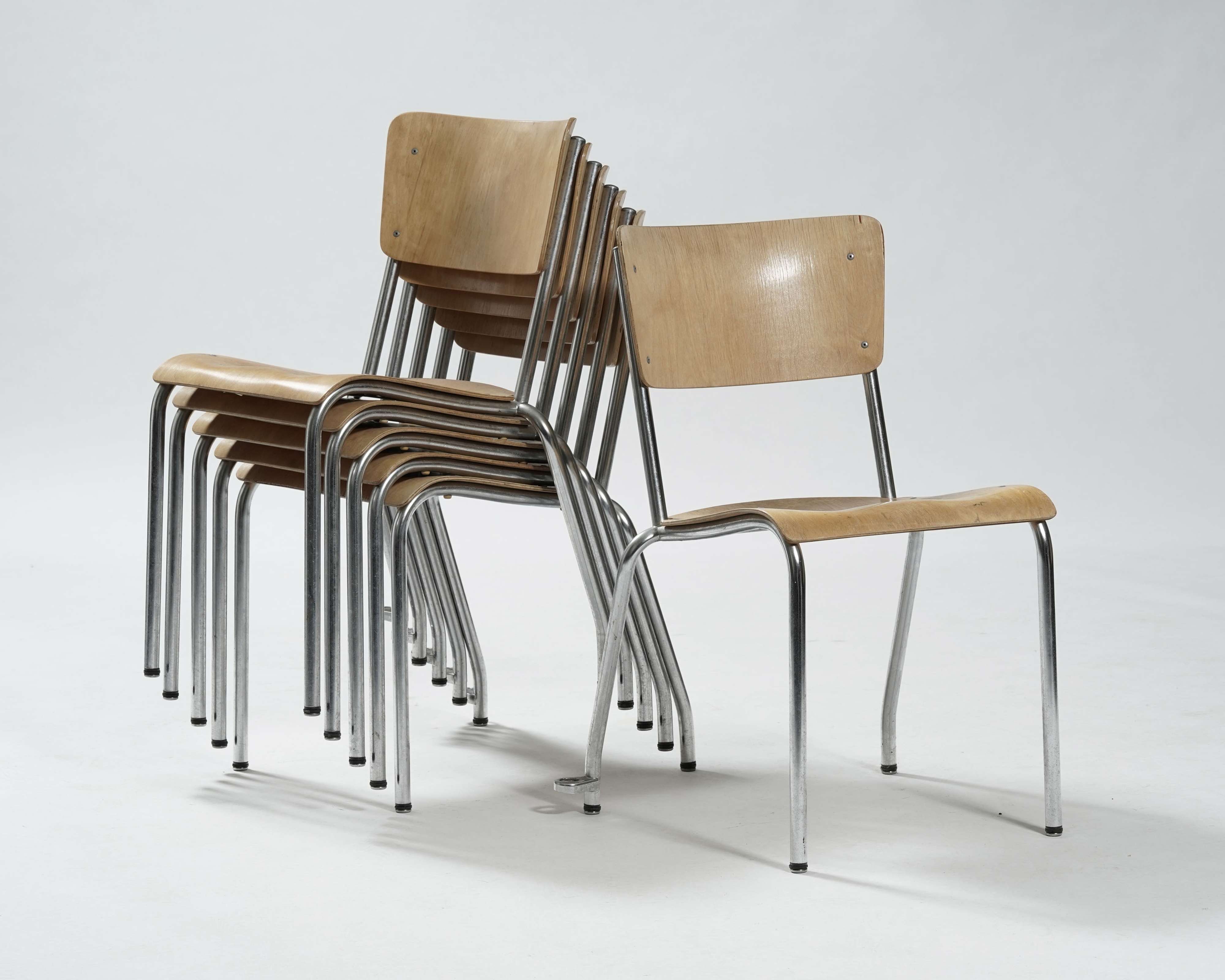 Suite de 6 chaises édition Bigla, Suisse, circa… | Piguet