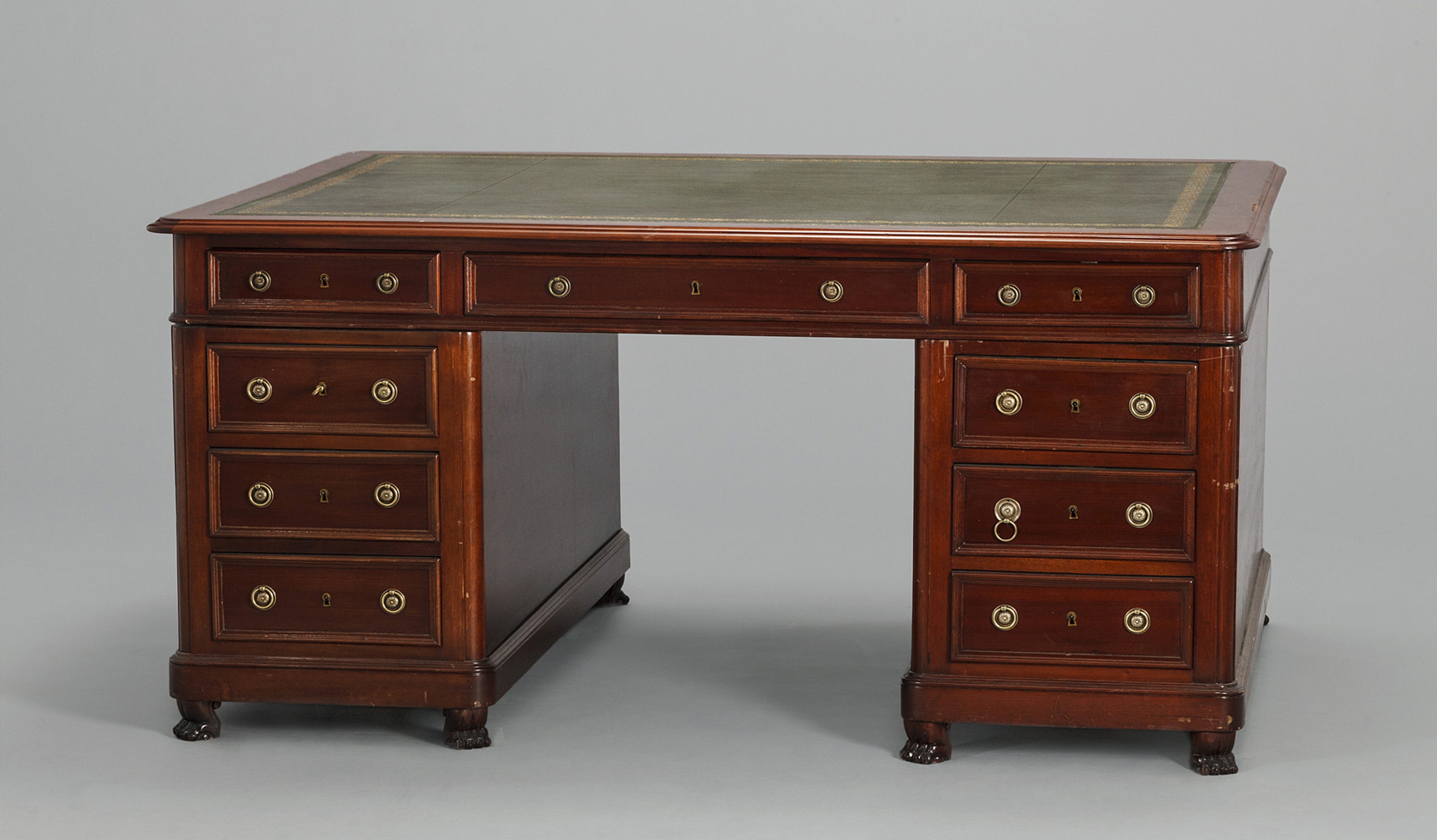 Bureau dit "partner desk" de style anglais en… | Piguet