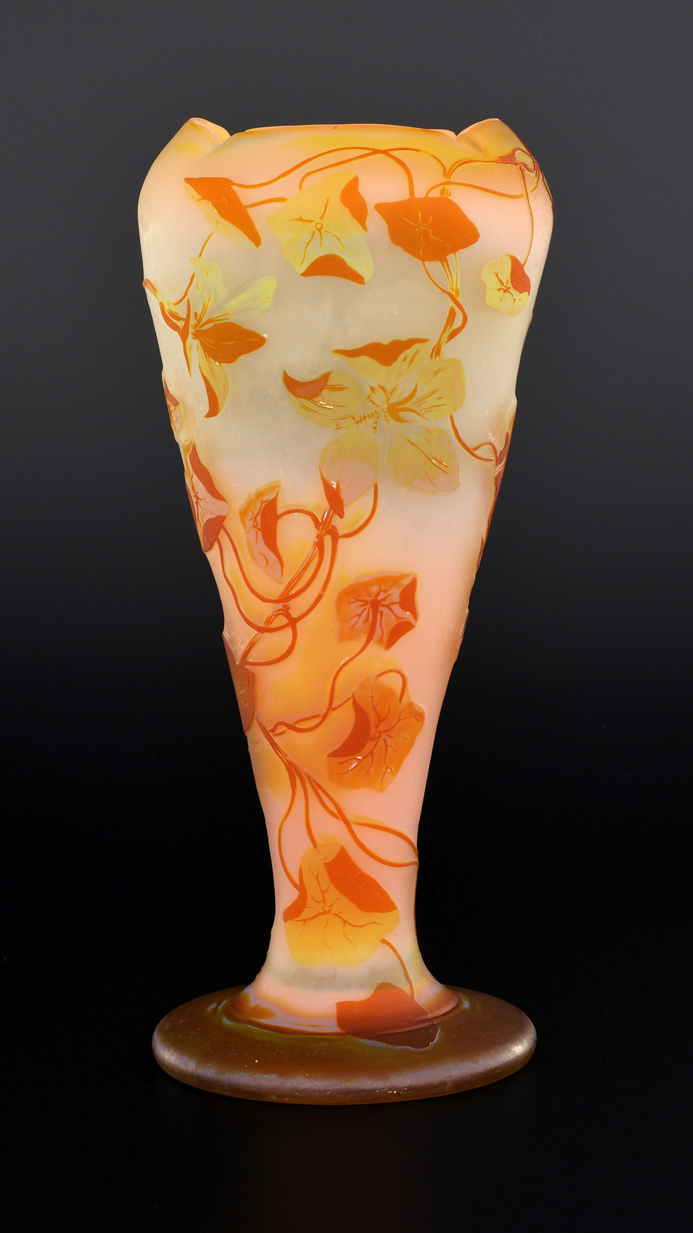 Vase tronconique en verre multicouche signé Gallé,… | Piguet
