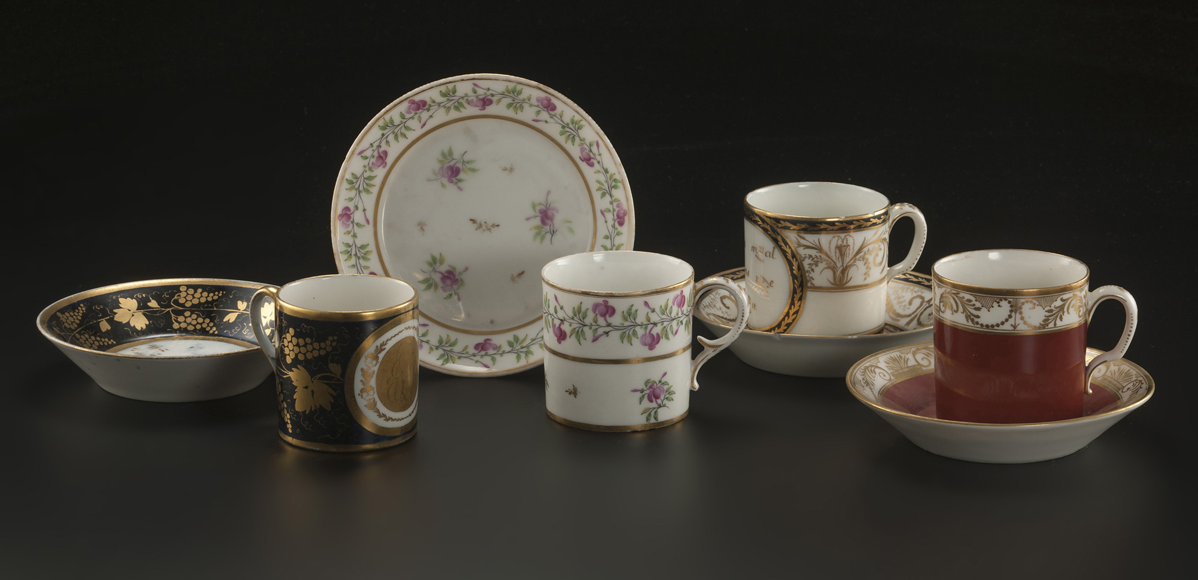 Collection de 4 tasses à café et leurs sous-tasses… | Piguet