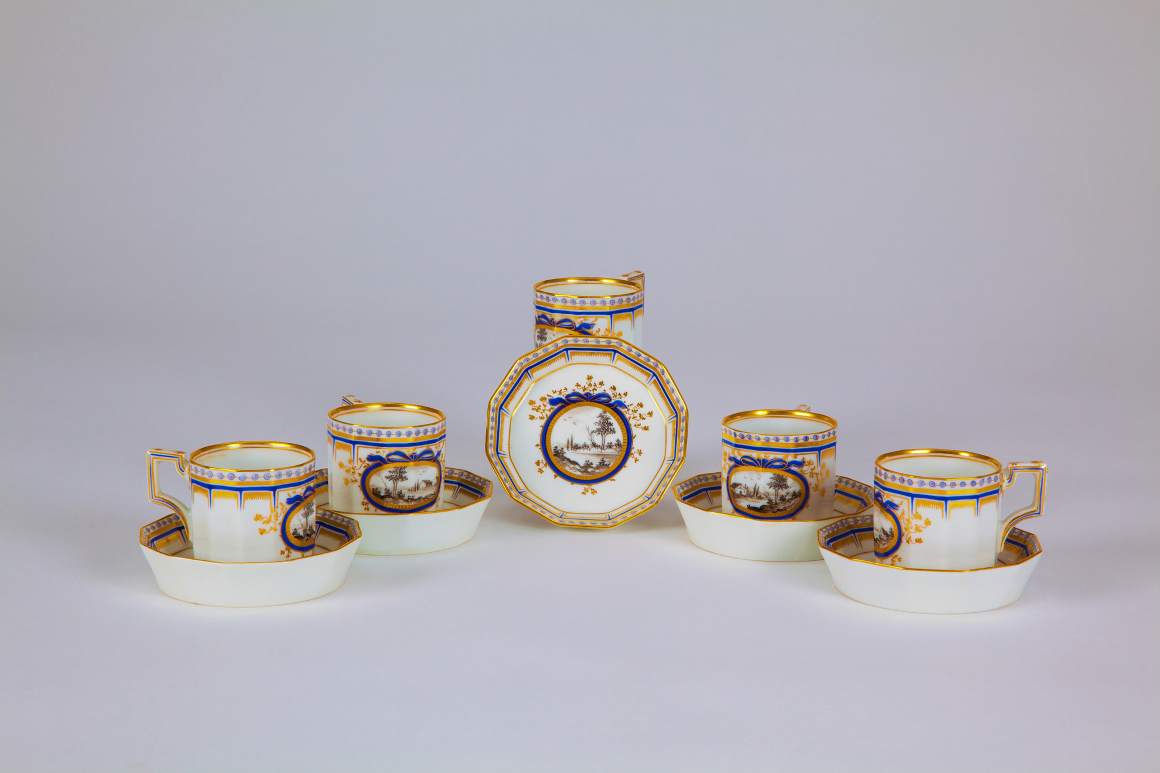 Collection de 5 tasses à café et sous-tasses en… | Piguet