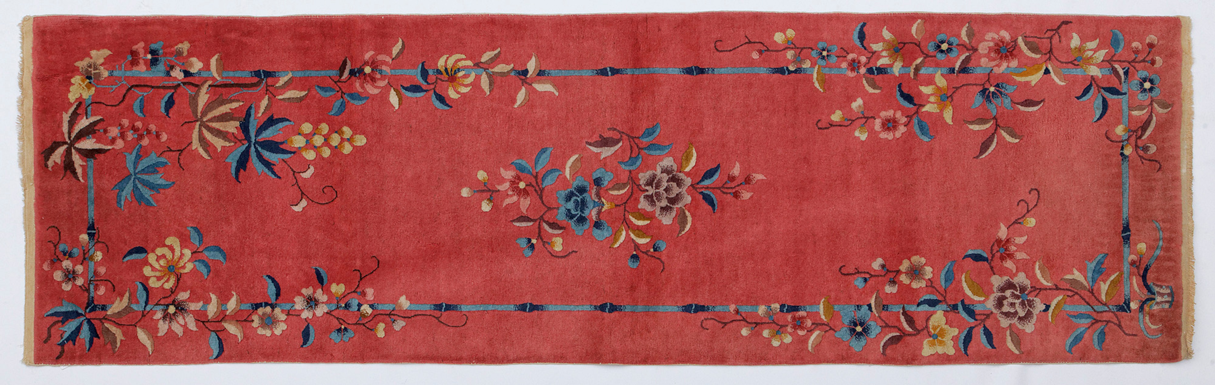 Tapis de passage chinois orné en son centre d'un… | Piguet