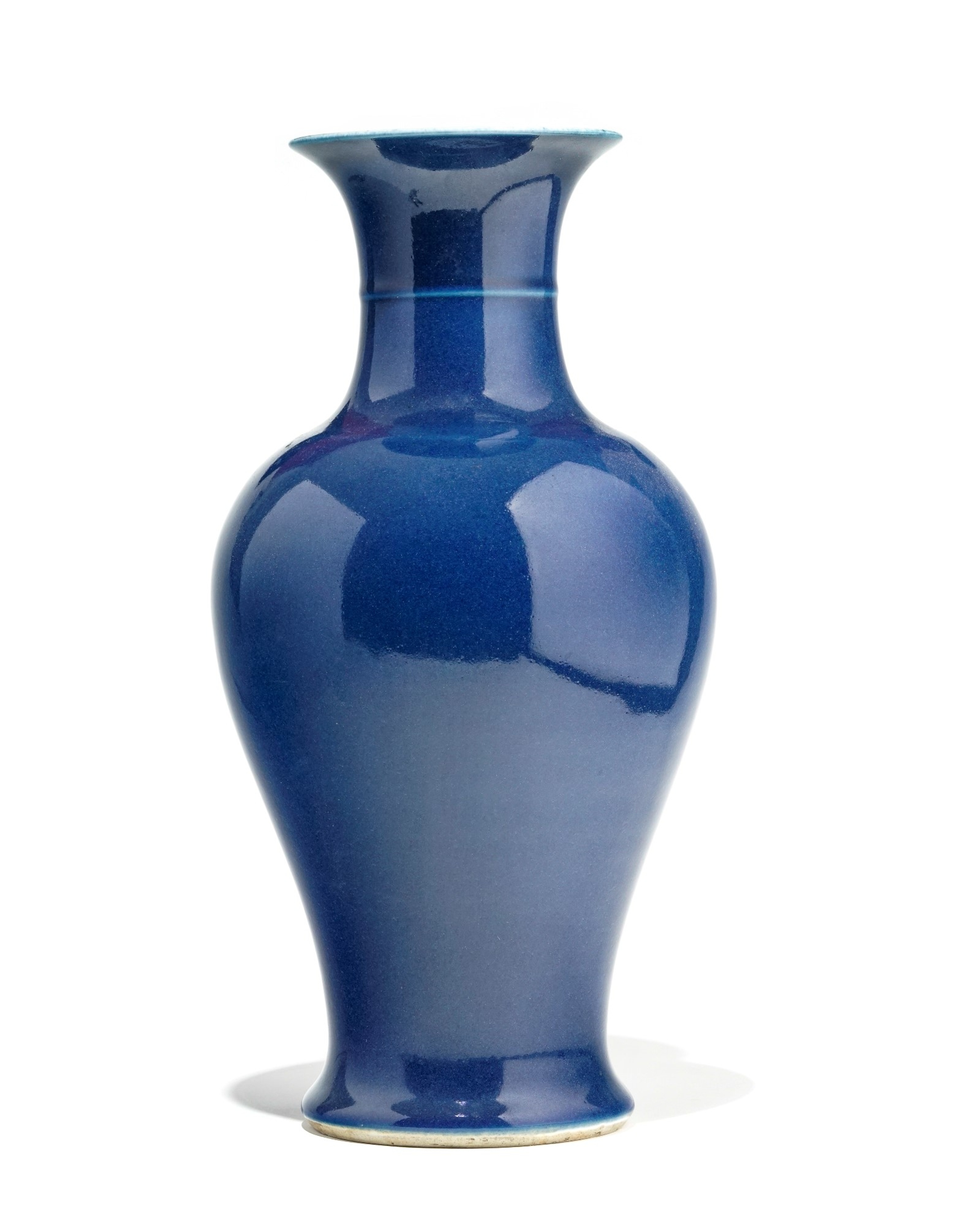 Grand vase monochrome bleu de forme balustre à col… | Piguet