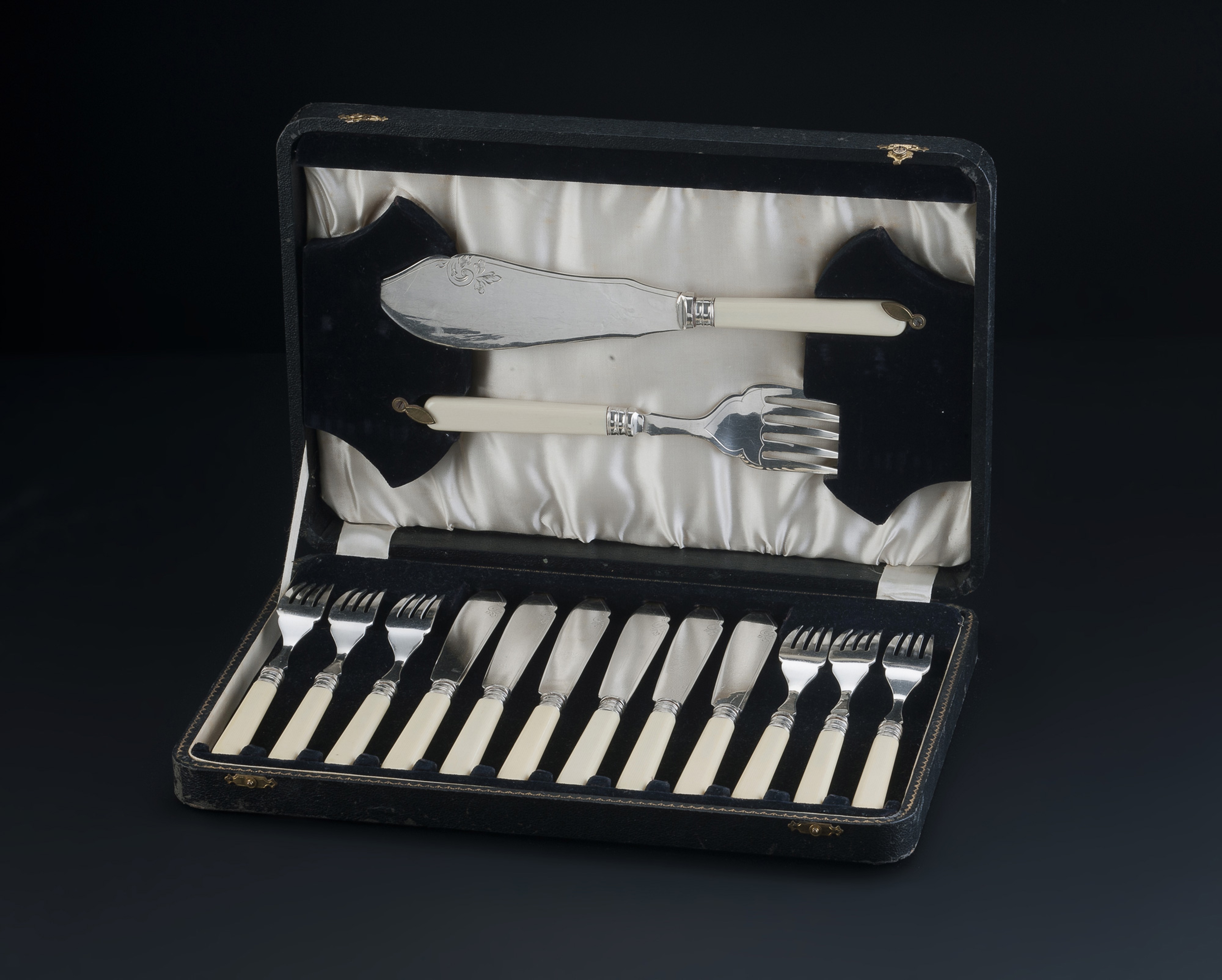 Service à poisson en métal argenté anglais pour 6… | Piguet