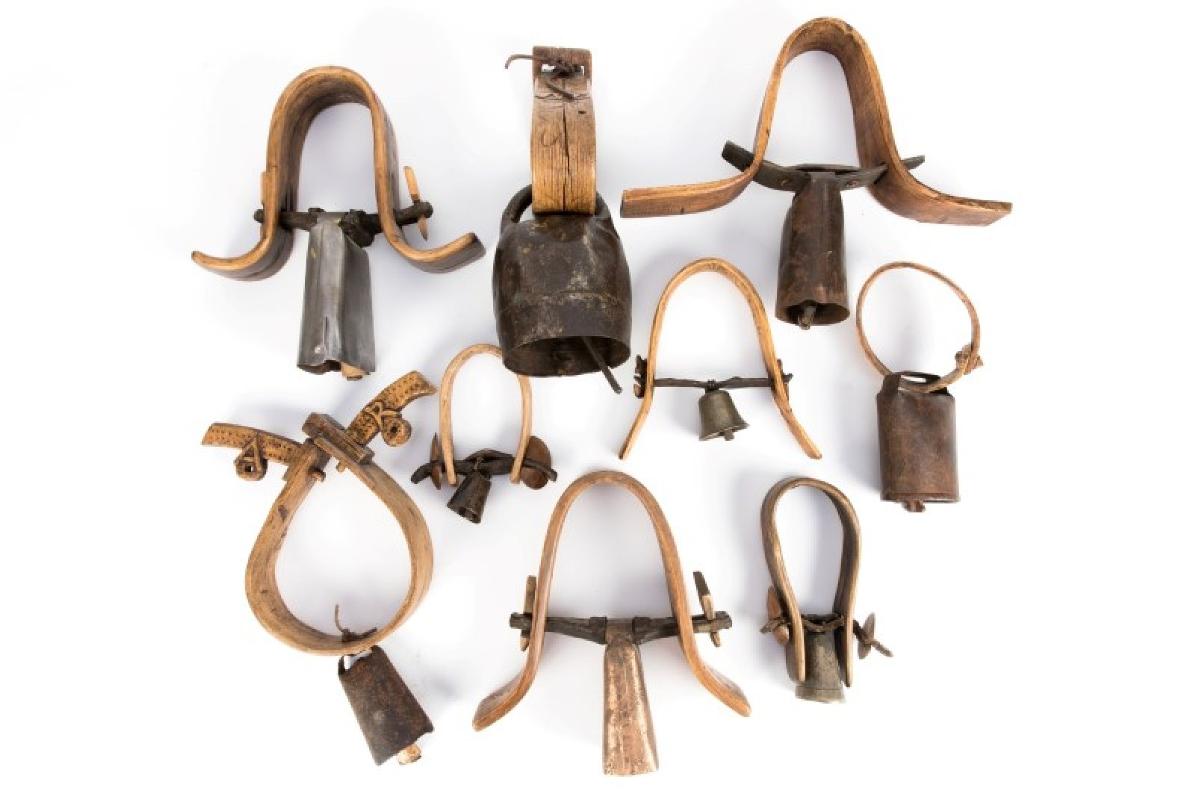 Ensemble de 9 cloches à moutons, brebis ou chèvre,… | Piguet